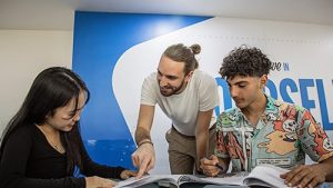 Best English Language School | English Courses • ES Dubai